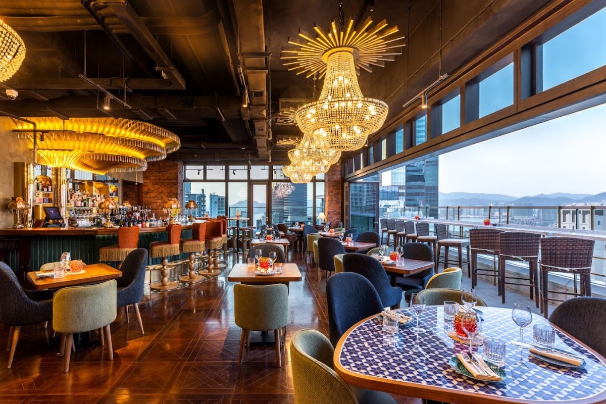 12 top rooftop bars in Hong Kong with perfect views