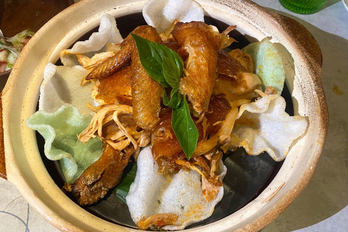 Mue Mue, a new Thai-meets-Chinese restaurant at Mira Place