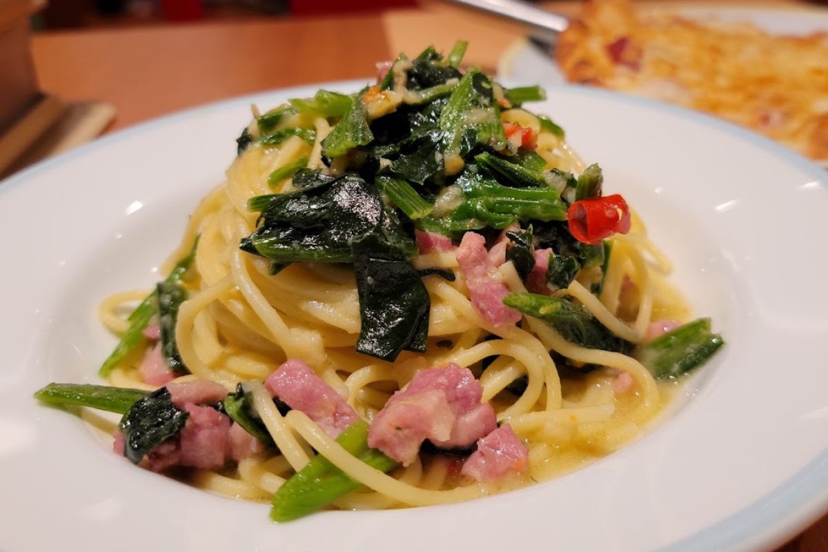 Saizeriya sells HKD10 wine, HKD30 pasta & pizza in Hong Kong