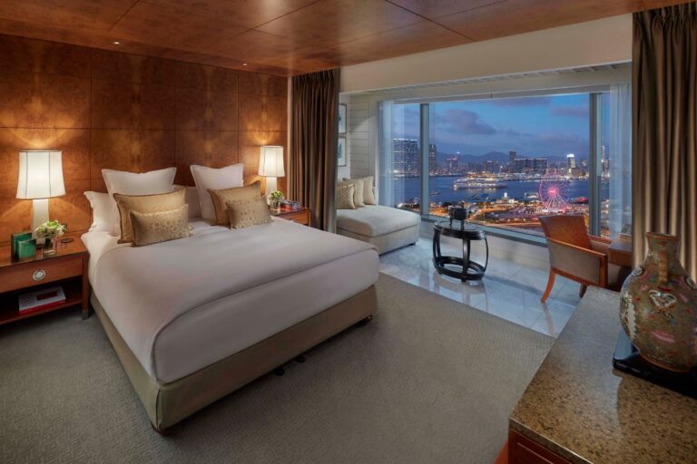 Win a stay at Mandarin Oriental, HK and set dinner for two